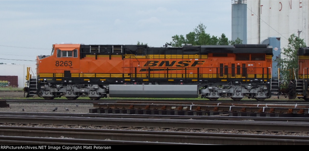 BNSF 8263